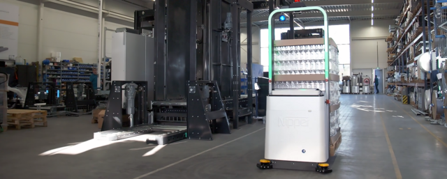 Mobile Robots in Factory Automation | Nipper