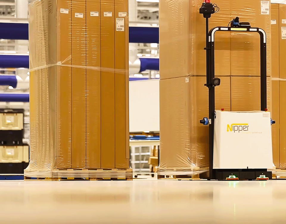 Mobile Robots in Factory Automation | Nipper